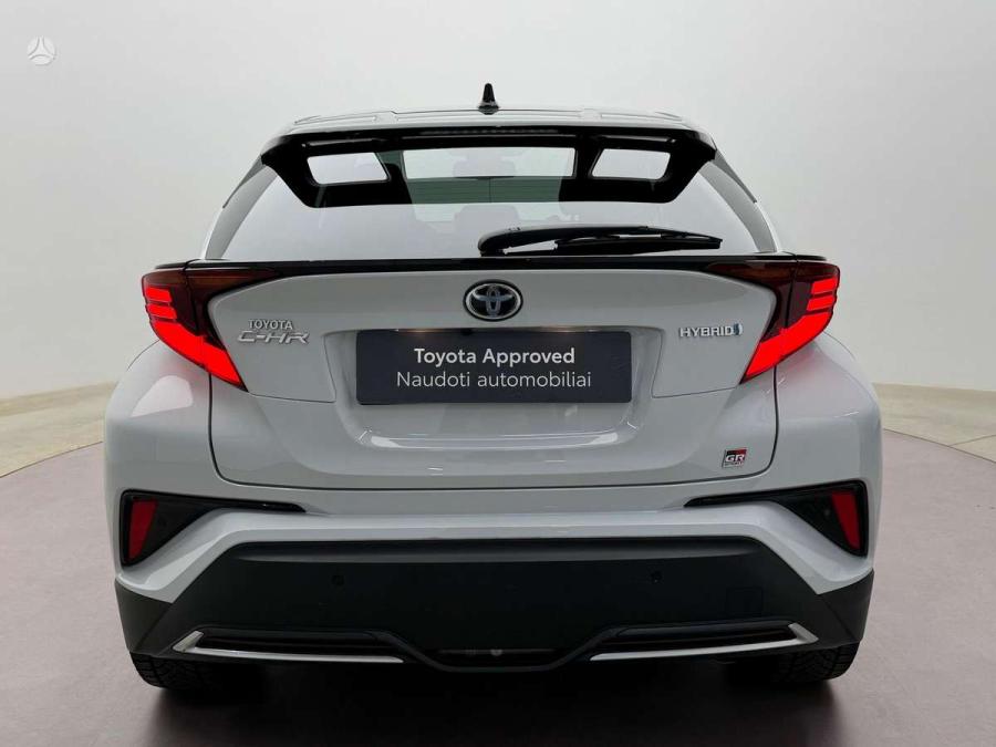 Pelēks Toyota C-HR 2022 Panevēža, ar dzinēja tilpumu 1.80 L un nobraukumu 90 tūkst. km par 24990 €, foto 39 vietnē AUTOMOTO.COM.LV
