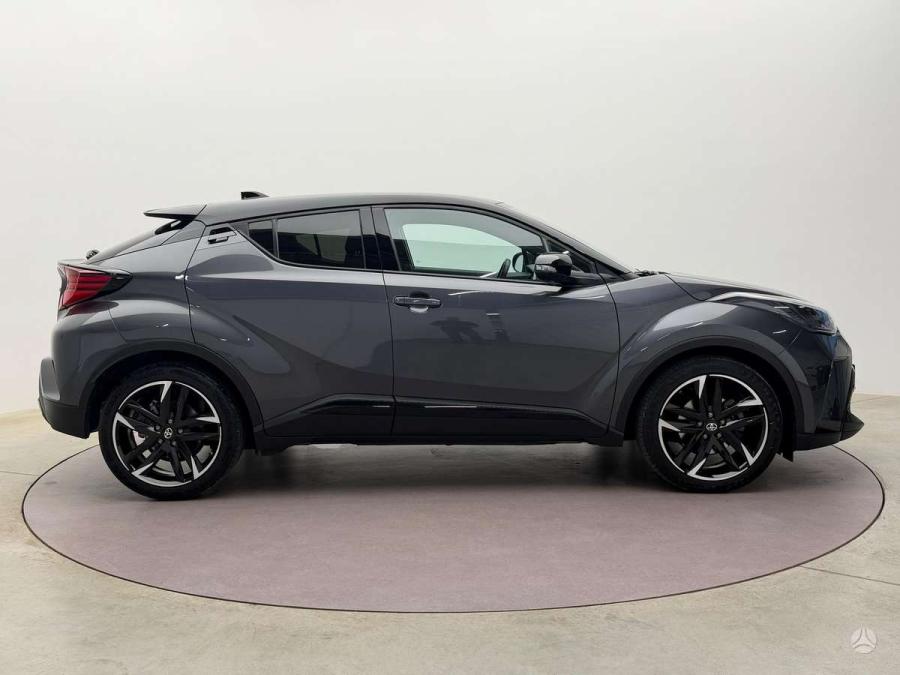 Серый Тойота C-HR 2022 в Паневежис, объемом двигателя 1.99 л и пробегом 102 тыс. км за 25390 €, фото 5 на AUTOMOTO.COM.LV
