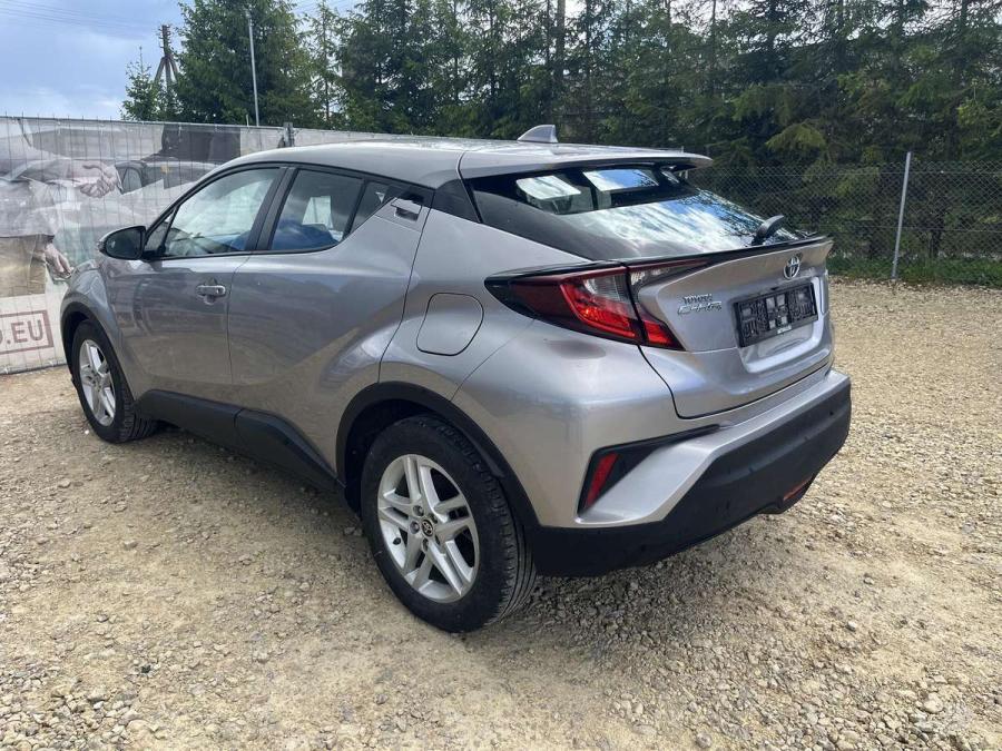 Grey Toyota C-HR 2022 in Kaunas, with an engine capacity of 1.80 L and mileage of 63 thousand km for 19999 €, photo 6 on AUTOMOTO.COM.LV
