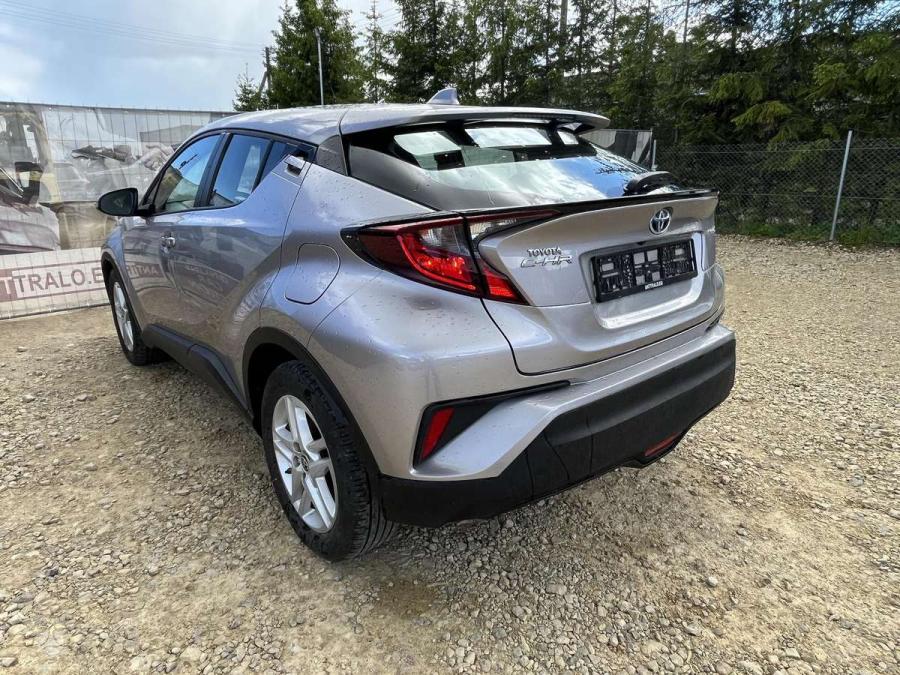 Grey Toyota C-HR 2022 in Kaunas, with an engine capacity of 1.80 L and mileage of 63 thousand km for 19999 €, photo 7 on AUTOMOTO.COM.LV