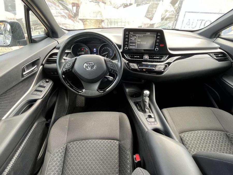 Grey Toyota C-HR 2022 in Kaunas, with an engine capacity of 1.80 L and mileage of 63 thousand km for 19999 €, photo 10 on AUTOMOTO.COM.LV