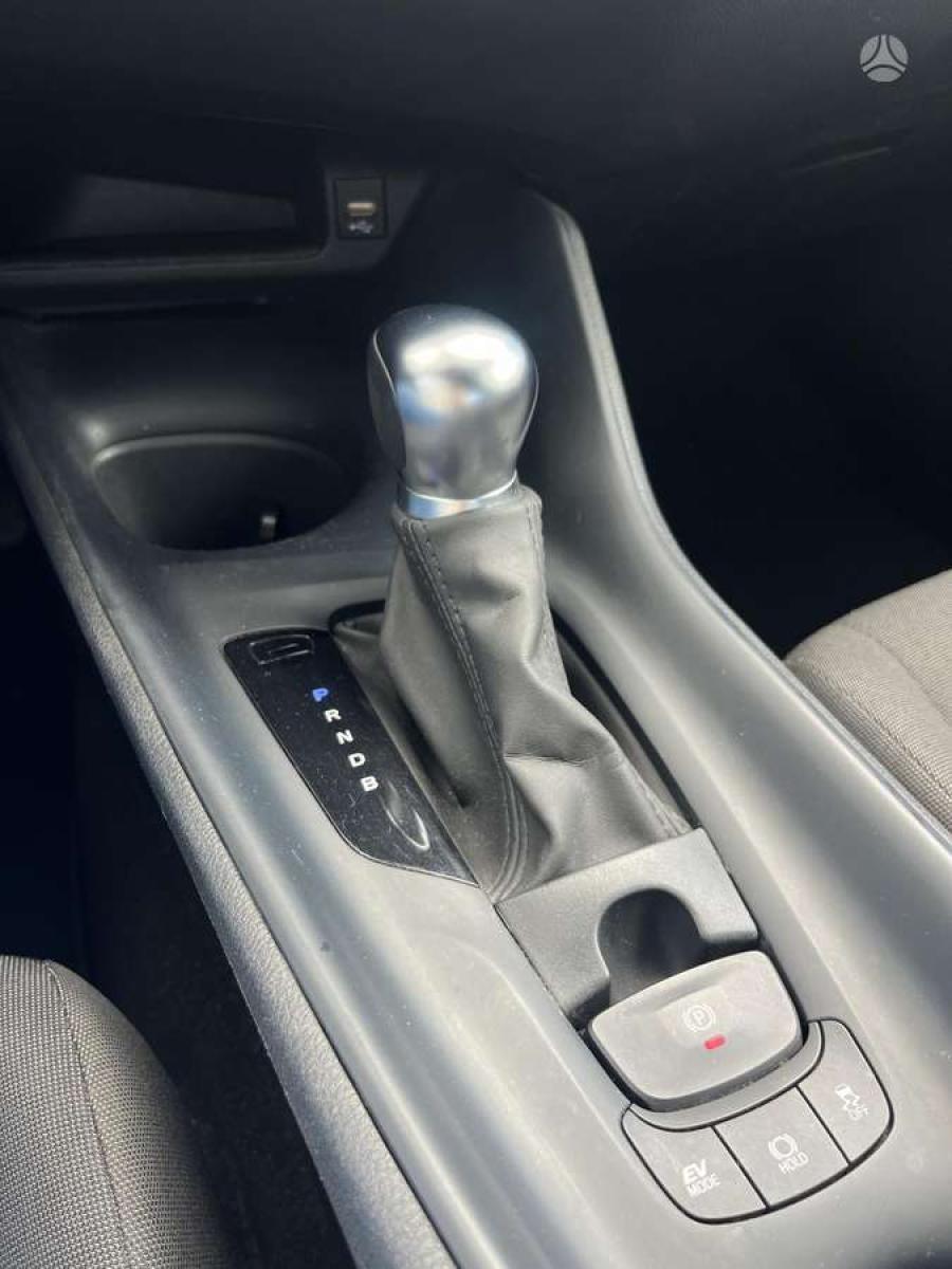 Grey Toyota C-HR 2022 in Kaunas, with an engine capacity of 1.80 L and mileage of 63 thousand km for 19999 €, photo 14 on AUTOMOTO.COM.LV