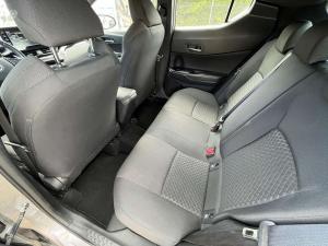 Grey Toyota C-HR 2022 in Kaunas, with an engine capacity of 1.80 L and mileage of 63 thousand km for 19999 €, photo 16 on AUTOMOTO.COM.LV