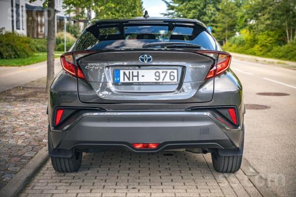 Pelēks Toyota C-HR 2022 Rīga, ar dzinēja tilpumu 1.80 L un nobraukumu 47 tūkst. km par 22990 €, foto 6 vietnē AUTOMOTO.COM.LV