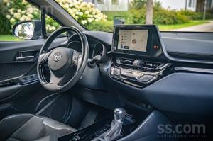 Серый Тойота C-HR 2022 в Рига, объемом двигателя 1.80 л и пробегом 47 тыс. км за 22990 €, фото 8 на AUTOMOTO.COM.LV