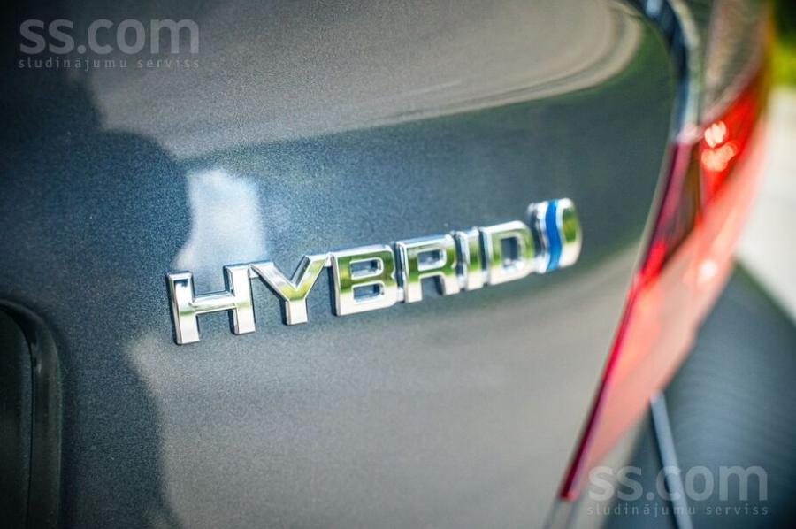 Серый Тойота C-HR 2022 в Рига, объемом двигателя 1.80 л и пробегом 47 тыс. км за 22990 €, фото 14 на AUTOMOTO.COM.LV