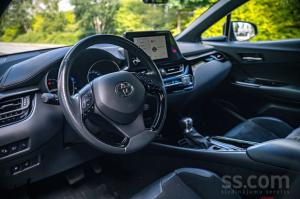 Серый Тойота C-HR 2022 в Рига, объемом двигателя 1.80 л и пробегом 47 тыс. км за 22990 €, фото 15 на AUTOMOTO.COM.LV