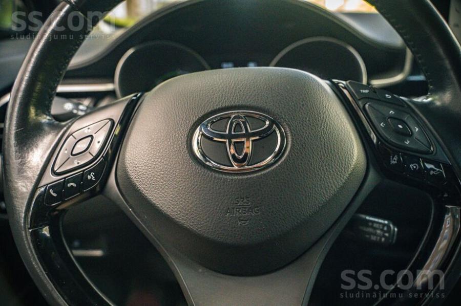 Серый Тойота C-HR 2022 в Рига, объемом двигателя 1.80 л и пробегом 47 тыс. км за 22990 €, фото 20 на AUTOMOTO.COM.LV