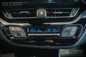 Серый Тойота C-HR 2022 в Рига, объемом двигателя 1.80 л и пробегом 47 тыс. км за 22990 €, фото 22 на AUTOMOTO.COM.LV