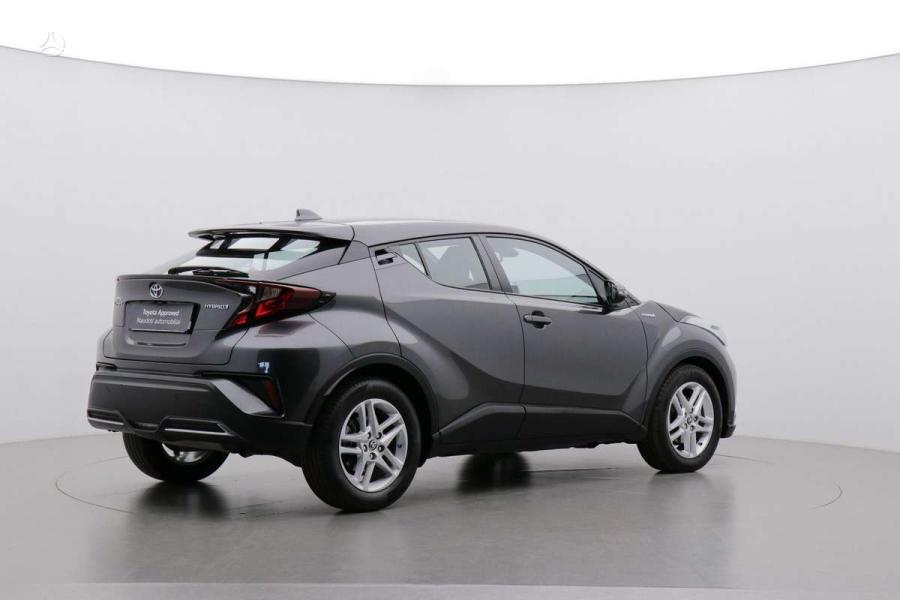 Grey Toyota C-HR 2022 in Vilnius, with an engine capacity of 1.99 L and mileage of 104 thousand km for 23900 €, photo 4 on AUTOMOTO.COM.LV
