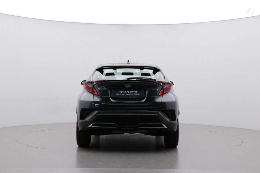 Grey Toyota C-HR 2022 in Vilnius, with an engine capacity of 1.99 L and mileage of 104 thousand km for 23900 €, photo 6 on AUTOMOTO.COM.LV