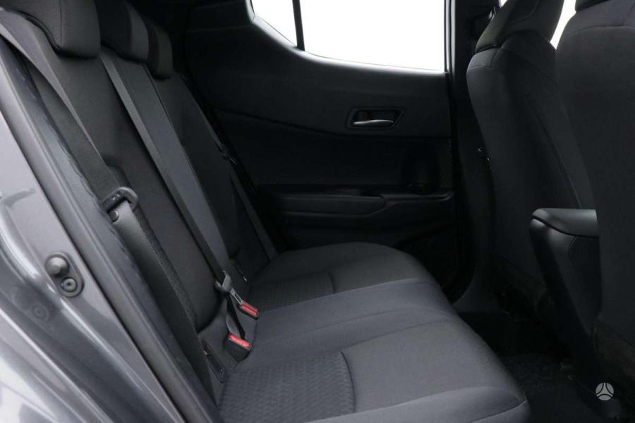 Grey Toyota C-HR 2022 in Vilnius, with an engine capacity of 1.99 L and mileage of 104 thousand km for 23900 €, photo 11 on AUTOMOTO.COM.LV