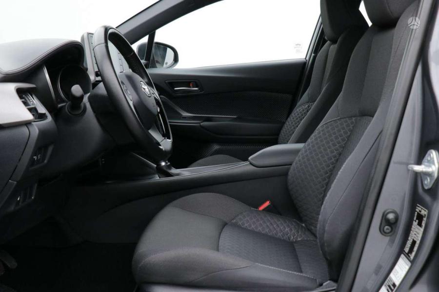 Grey Toyota C-HR 2022 in Vilnius, with an engine capacity of 1.99 L and mileage of 104 thousand km for 23900 €, photo 13 on AUTOMOTO.COM.LV