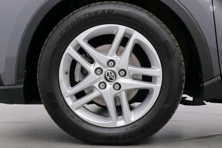 Grey Toyota C-HR 2022 in Vilnius, with an engine capacity of 1.99 L and mileage of 104 thousand km for 23900 €, photo 17 on AUTOMOTO.COM.LV