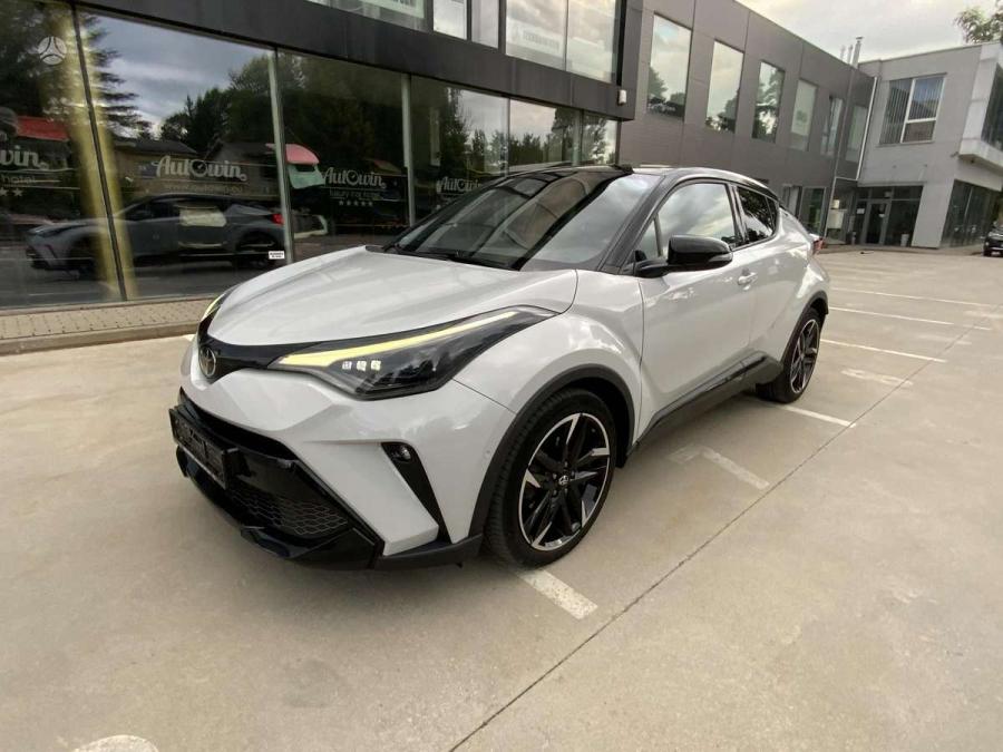 Grey Toyota C-HR 2022 in Vilnius, with an engine capacity of 1.99 L and mileage of 66 thousand km for 24950 €, photo 1 on AUTOMOTO.COM.LV