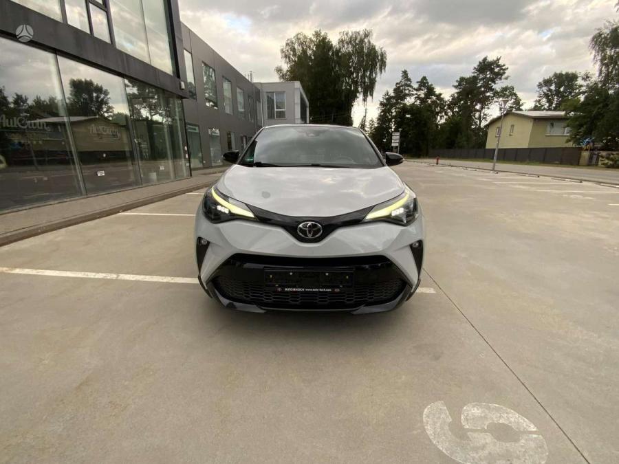 Grey Toyota C-HR 2022 in Vilnius, with an engine capacity of 1.99 L and mileage of 66 thousand km for 24950 €, photo 3 on AUTOMOTO.COM.LV
