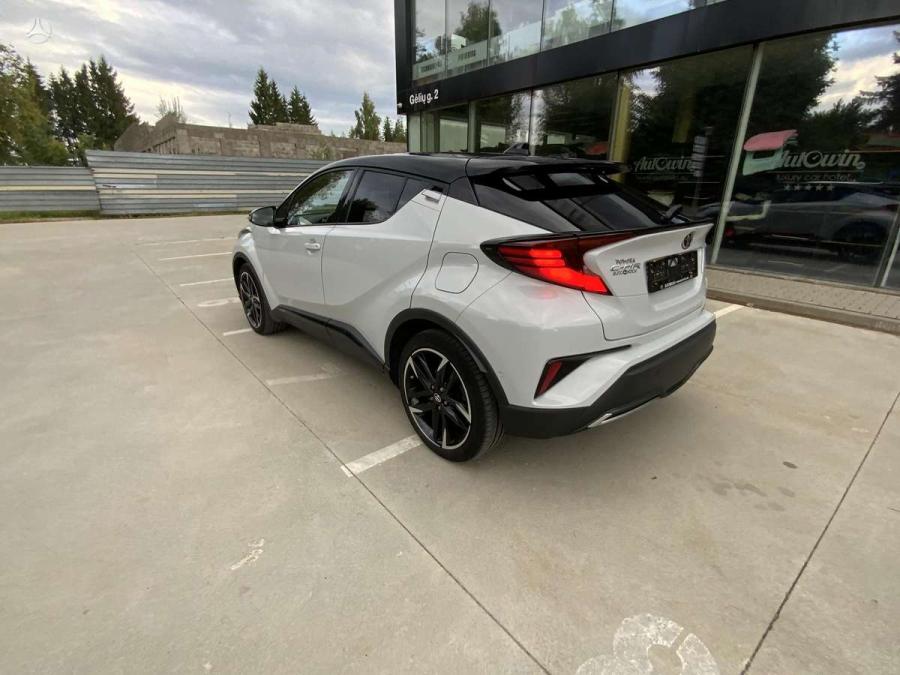 Grey Toyota C-HR 2022 in Vilnius, with an engine capacity of 1.99 L and mileage of 66 thousand km for 24950 €, photo 5 on AUTOMOTO.COM.LV