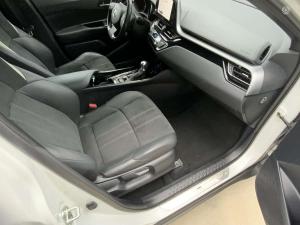 Grey Toyota C-HR 2022 in Vilnius, with an engine capacity of 1.99 L and mileage of 66 thousand km for 24950 €, photo 13 on AUTOMOTO.COM.LV