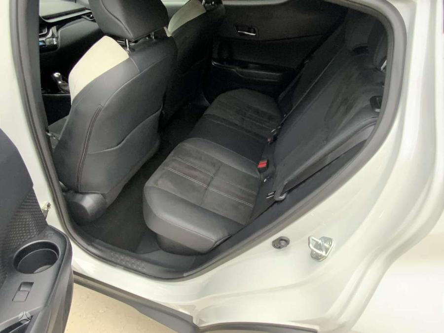 Grey Toyota C-HR 2022 in Vilnius, with an engine capacity of 1.99 L and mileage of 66 thousand km for 24950 €, photo 15 on AUTOMOTO.COM.LV