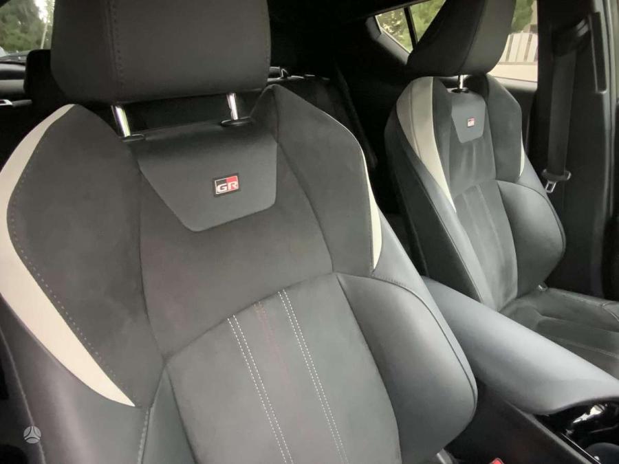 Grey Toyota C-HR 2022 in Vilnius, with an engine capacity of 1.99 L and mileage of 66 thousand km for 24950 €, photo 18 on AUTOMOTO.COM.LV