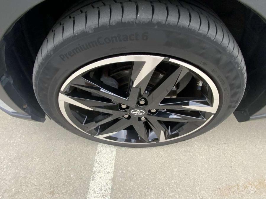 Grey Toyota C-HR 2022 in Vilnius, with an engine capacity of 1.99 L and mileage of 66 thousand km for 24950 €, photo 28 on AUTOMOTO.COM.LV