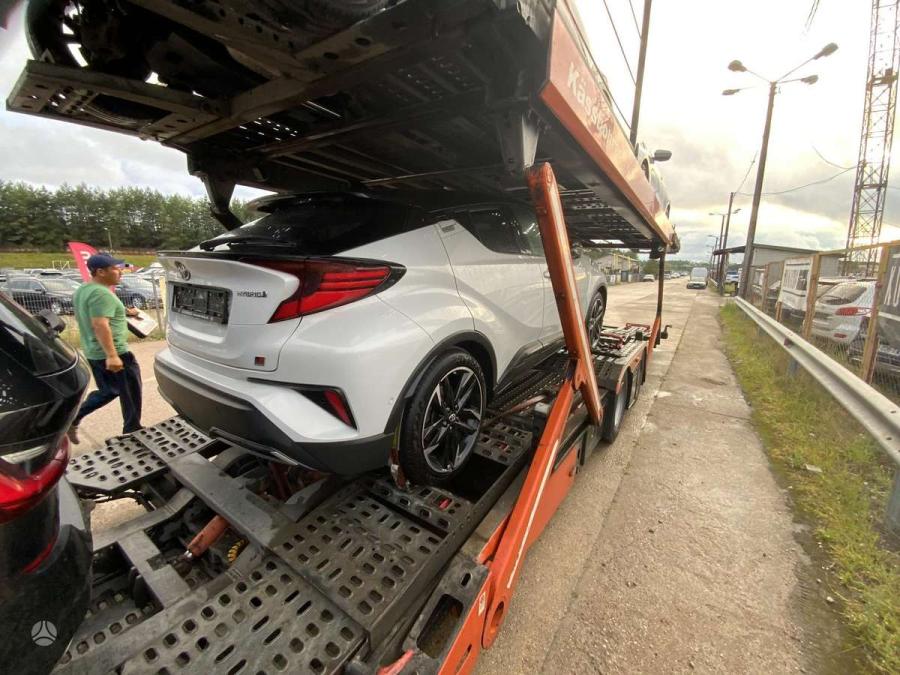 Grey Toyota C-HR 2022 in Vilnius, with an engine capacity of 1.99 L and mileage of 66 thousand km for 24950 €, photo 36 on AUTOMOTO.COM.LV