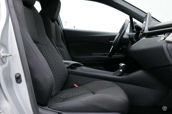 Серый Тойота C-HR 2022 в Вильнюс, объемом двигателя 2.00 л и пробегом 112 тыс. км за 24900 €, фото 10 на AUTOMOTO.COM.LV