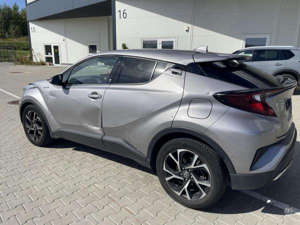 Grey Toyota C-HR 2022 in Vilnius, with an engine capacity of 2.00 L and mileage of 130 thousand km for 12999 €, photo 4 on AUTOMOTO.COM.LV