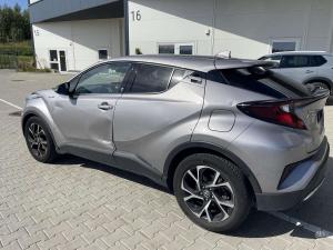 Серый Тойота C-HR 2022 в Вильнюс, объемом двигателя 2.00 л и пробегом 130 тыс. км за 12999 €, фото 4 на AUTOMOTO.COM.LV