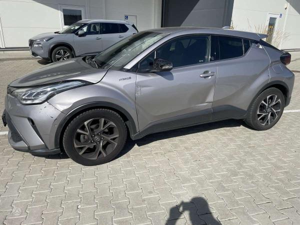Grey Toyota C-HR 2022 in Vilnius, with an engine capacity of 2.00 L and mileage of 130 thousand km for 12999 €, photo 6 on AUTOMOTO.COM.LV