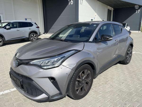 Grey Toyota C-HR 2022 in Vilnius, with an engine capacity of 2.00 L and mileage of 130 thousand km for 12999 €, photo 7 on AUTOMOTO.COM.LV
