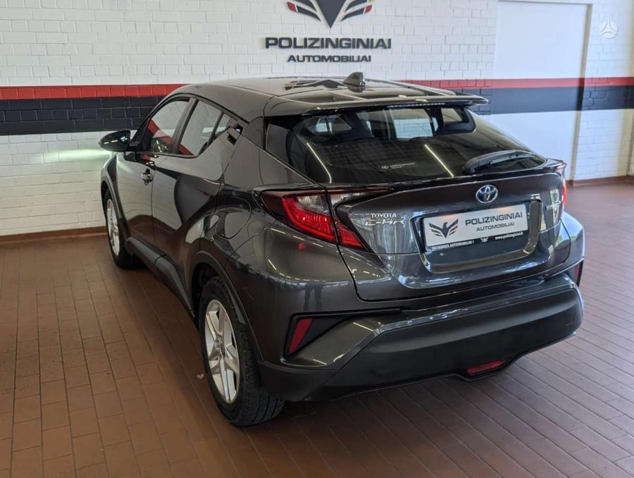 Pelēks Toyota C-HR 2022 Kauņa, ar dzinēja tilpumu 1.80 L un nobraukumu 70 tūkst. km par 20900 €, foto 5 vietnē AUTOMOTO.COM.LV