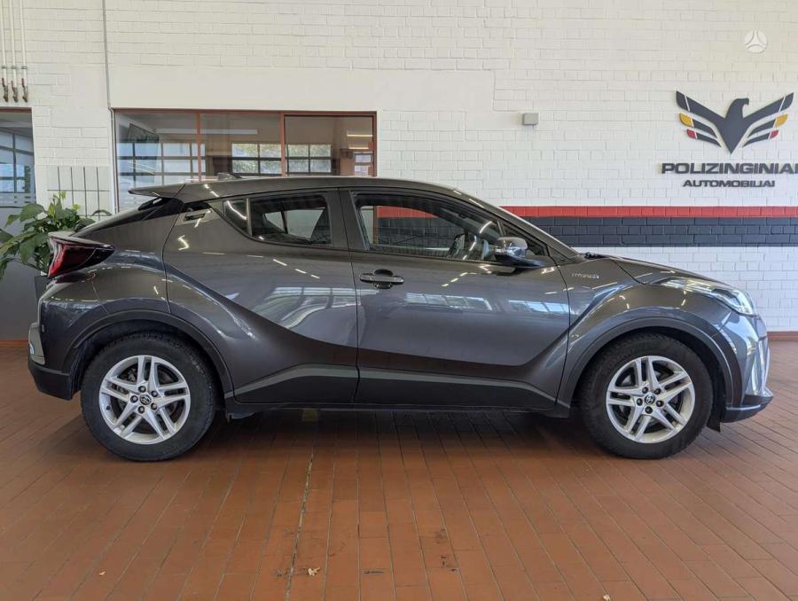 Pelēks Toyota C-HR 2022 Kauņa, ar dzinēja tilpumu 1.80 L un nobraukumu 70 tūkst. km par 20900 €, foto 7 vietnē AUTOMOTO.COM.LV
