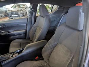 Pelēks Toyota C-HR 2022 Kauņa, ar dzinēja tilpumu 1.80 L un nobraukumu 70 tūkst. km par 20900 €, foto 9 vietnē AUTOMOTO.COM.LV