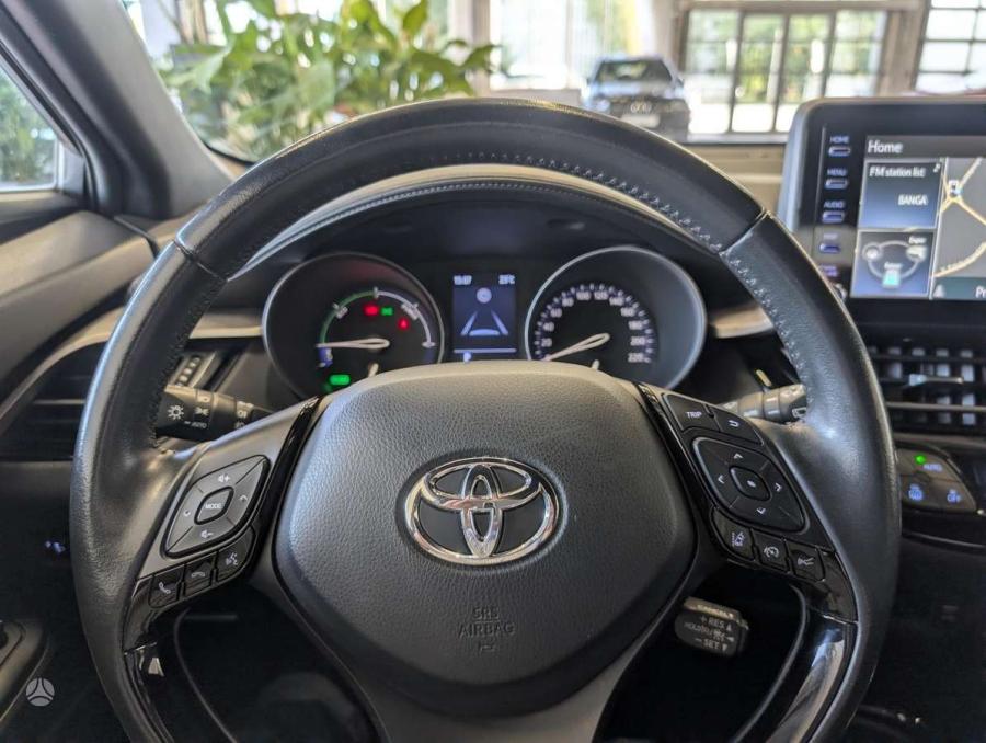 Pelēks Toyota C-HR 2022 Kauņa, ar dzinēja tilpumu 1.80 L un nobraukumu 70 tūkst. km par 20900 €, foto 14 vietnē AUTOMOTO.COM.LV