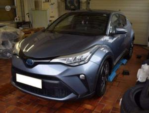Серый Тойота C-HR 2022 в Шяуляй, объемом двигателя 1.80 л и пробегом 73 тыс. км за 18900 €, фото  на AUTOMOTO.COM.LV