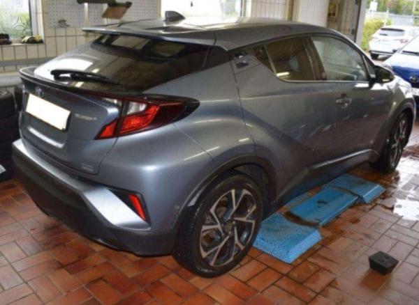Toyota C-HR 2022 in Siauliai on AUTOMOTO.COM.LV Grey Toyota C-HR 2022 in Siauliai, with an engine capacity of 1.80 L and mileage of 73 thousand km for 18900 €, photo 4 on AUTOMOTO.COM.LV