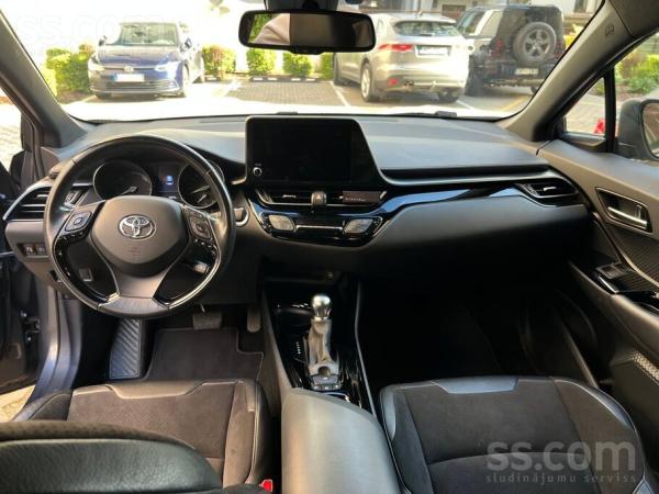 Toyota C-HR 2022 in Riga on AUTOMOTO.COM.LV Grey Toyota C-HR 2022 in Riga, with an engine capacity of 1.80 L and mileage of 60 thousand km for 23990 €, photo 9 on AUTOMOTO.COM.LV