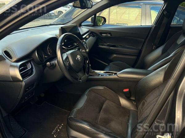 Grey Toyota C-HR 2022 in Riga, with an engine capacity of 1.80 L and mileage of 60 thousand km for 22890 €, photo 10 on AUTOMOTO.COM.LV