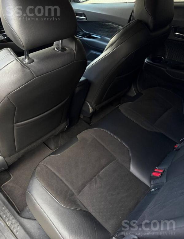 Grey Toyota C-HR 2022 in Riga, with an engine capacity of 1.80 L and mileage of 60 thousand km for 22890 €, photo 11 on AUTOMOTO.COM.LV