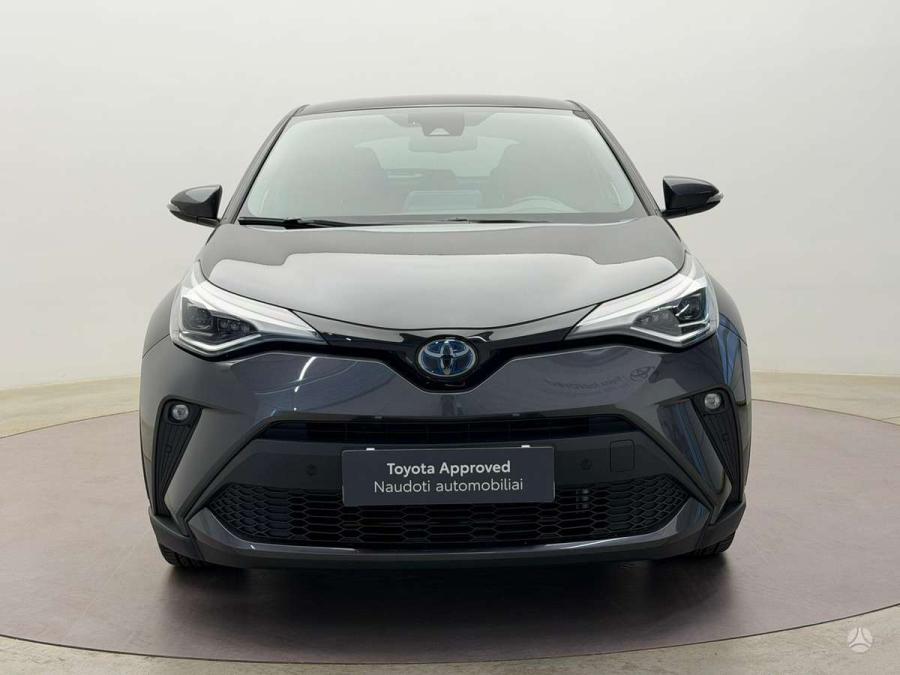 Серый Тойота C-HR 2022 в Паневежис, объемом двигателя 1.80 л и пробегом 79 тыс. км за 23990 €, фото 3 на AUTOMOTO.COM.LV