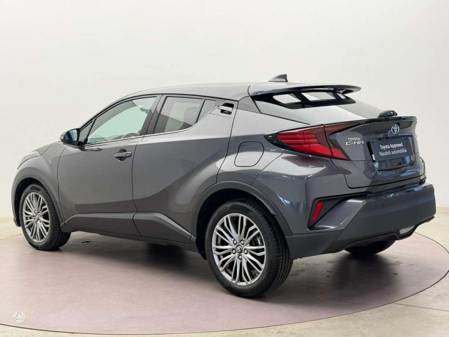 Серый Тойота C-HR 2022 в Паневежис, объемом двигателя 1.80 л и пробегом 79 тыс. км за 23990 €, фото 7 на AUTOMOTO.COM.LV