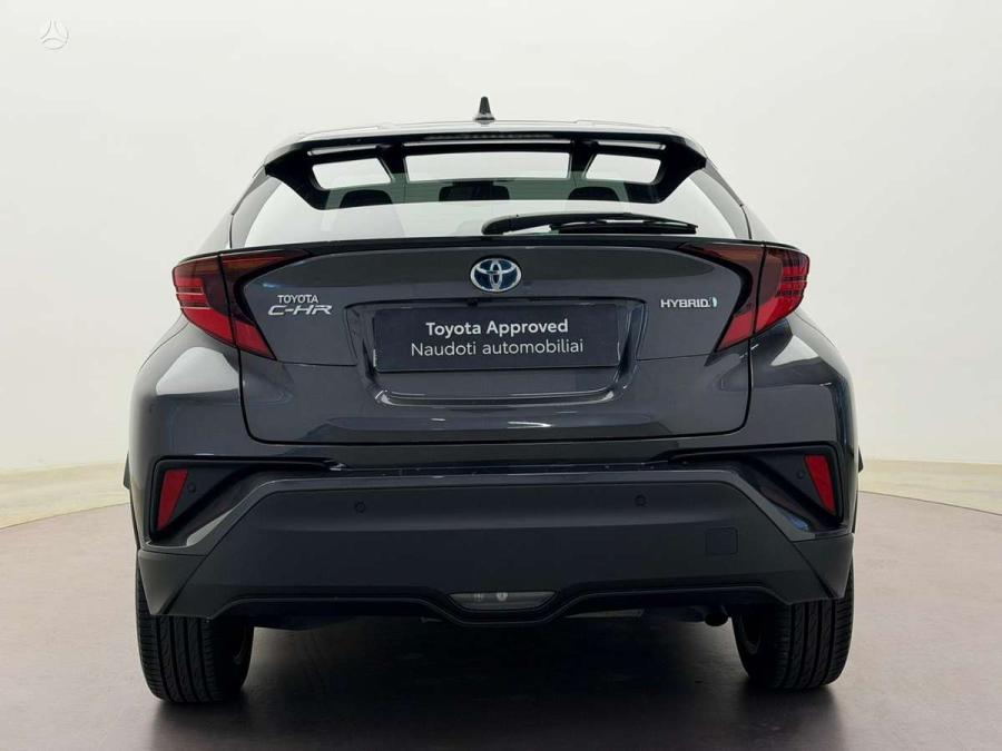 Серый Тойота C-HR 2022 в Паневежис, объемом двигателя 1.80 л и пробегом 79 тыс. км за 23990 €, фото 8 на AUTOMOTO.COM.LV