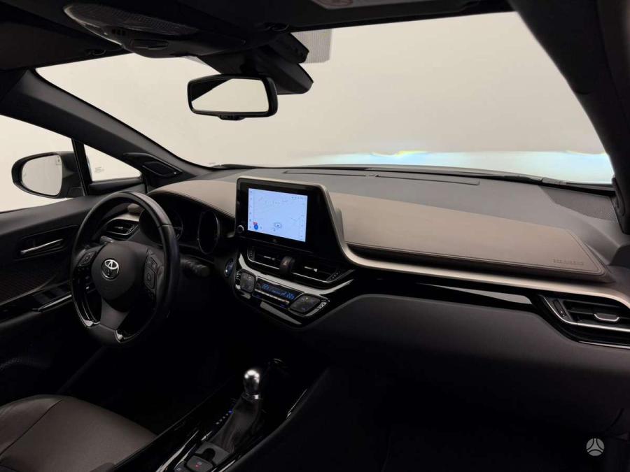 Серый Тойота C-HR 2022 в Паневежис, объемом двигателя 1.80 л и пробегом 79 тыс. км за 23990 €, фото 18 на AUTOMOTO.COM.LV