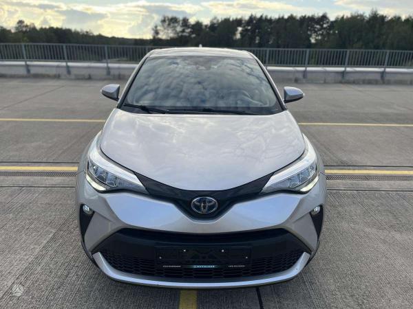 Серый Тойота C-HR 2022 в Вильнюс, объемом двигателя 1.80 л и пробегом 74 тыс. км за 20500 €, фото 3 на AUTOMOTO.COM.LV