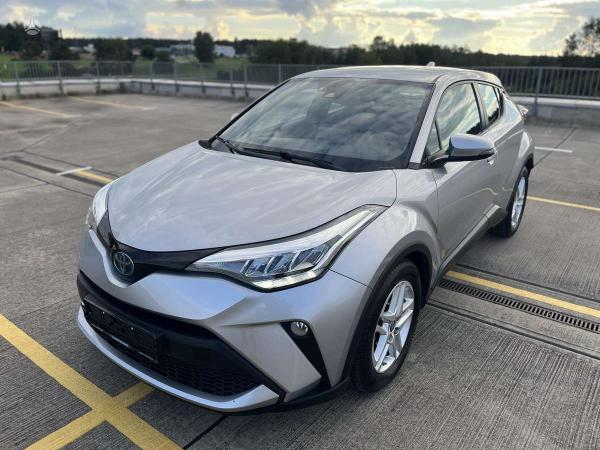 Серый Тойота C-HR 2022 в Вильнюс, объемом двигателя 1.80 л и пробегом 74 тыс. км за 20500 €, фото 4 на AUTOMOTO.COM.LV