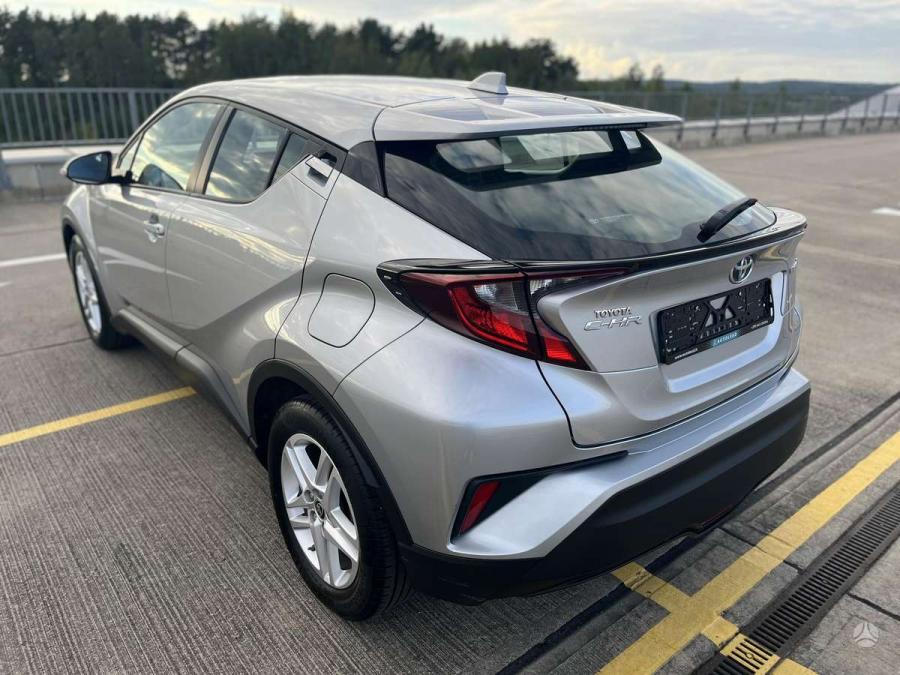 Серый Тойота C-HR 2022 в Вильнюс, объемом двигателя 1.80 л и пробегом 74 тыс. км за 20500 €, фото 6 на AUTOMOTO.COM.LV