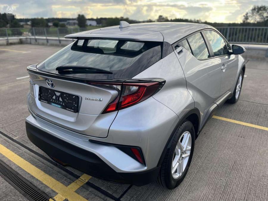 Серый Тойота C-HR 2022 в Вильнюс, объемом двигателя 1.80 л и пробегом 74 тыс. км за 20500 €, фото 8 на AUTOMOTO.COM.LV