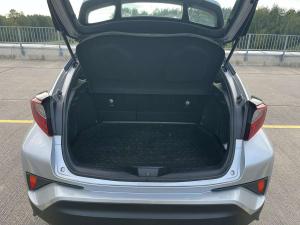 Серый Тойота C-HR 2022 в Вильнюс, объемом двигателя 1.80 л и пробегом 74 тыс. км за 20500 €, фото 9 на AUTOMOTO.COM.LV