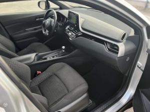 Серый Тойота C-HR 2022 в Вильнюс, объемом двигателя 1.80 л и пробегом 74 тыс. км за 20500 €, фото 20 на AUTOMOTO.COM.LV